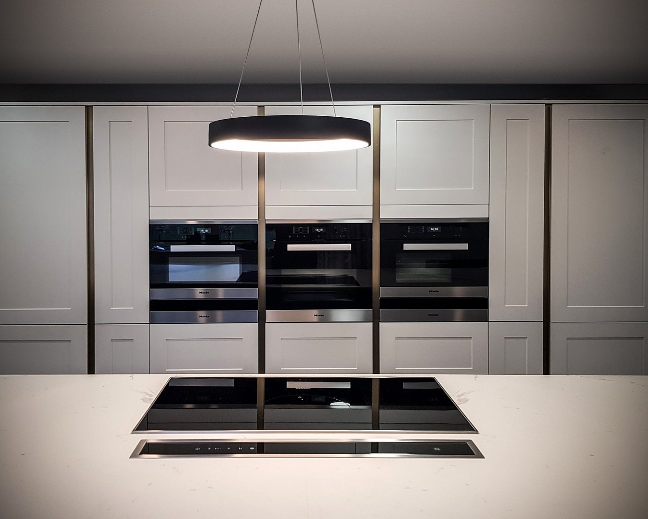 Vertical Vanquish Shaker - Kesseler Kitchens