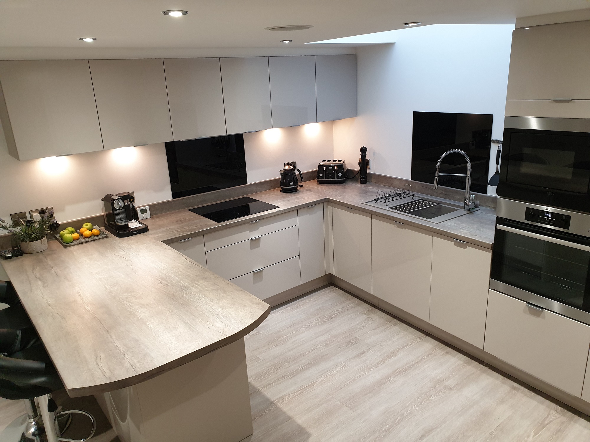 Contemporary, Intra in Cashmere - Kesseler Kitchens